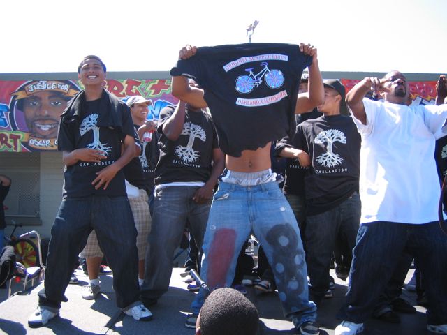 I'm movin' on my scraper bike - Oakland North