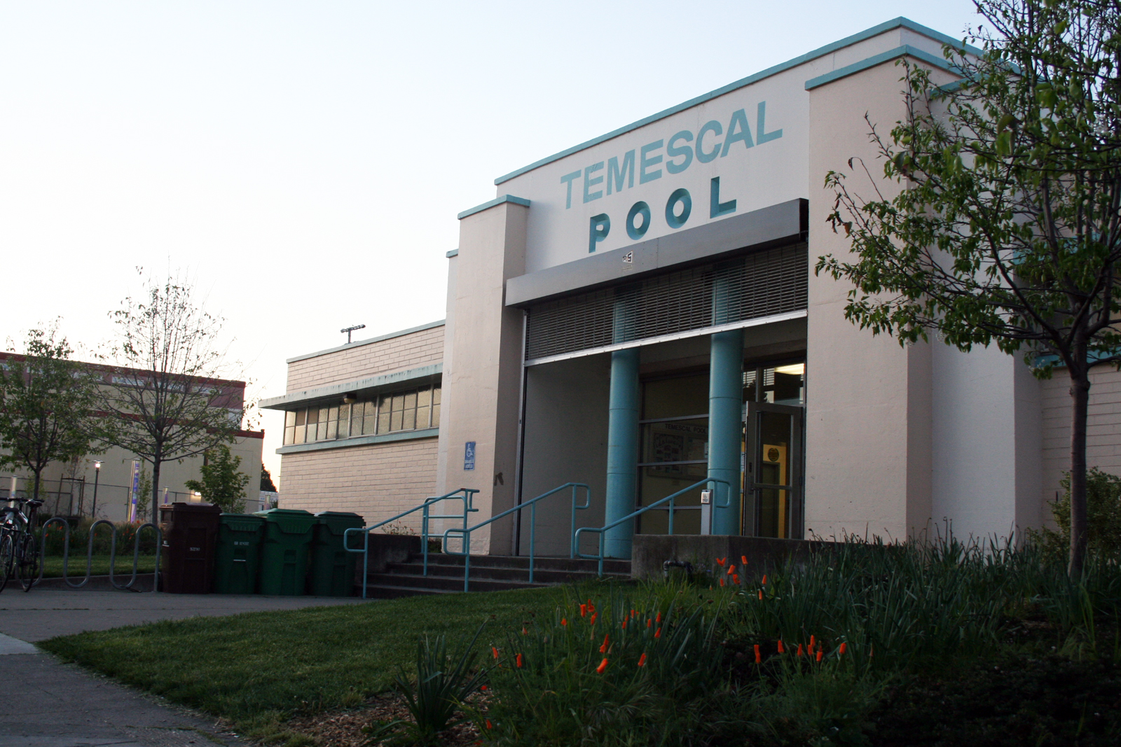 Early birds catch the wave at Temescal pool - Oakland North
