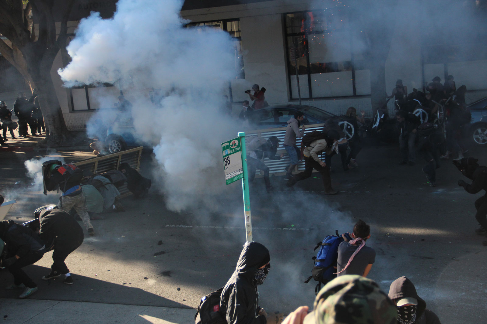 Arrests, tear gas as Occupy Oakland protesters attempt to seize a ...