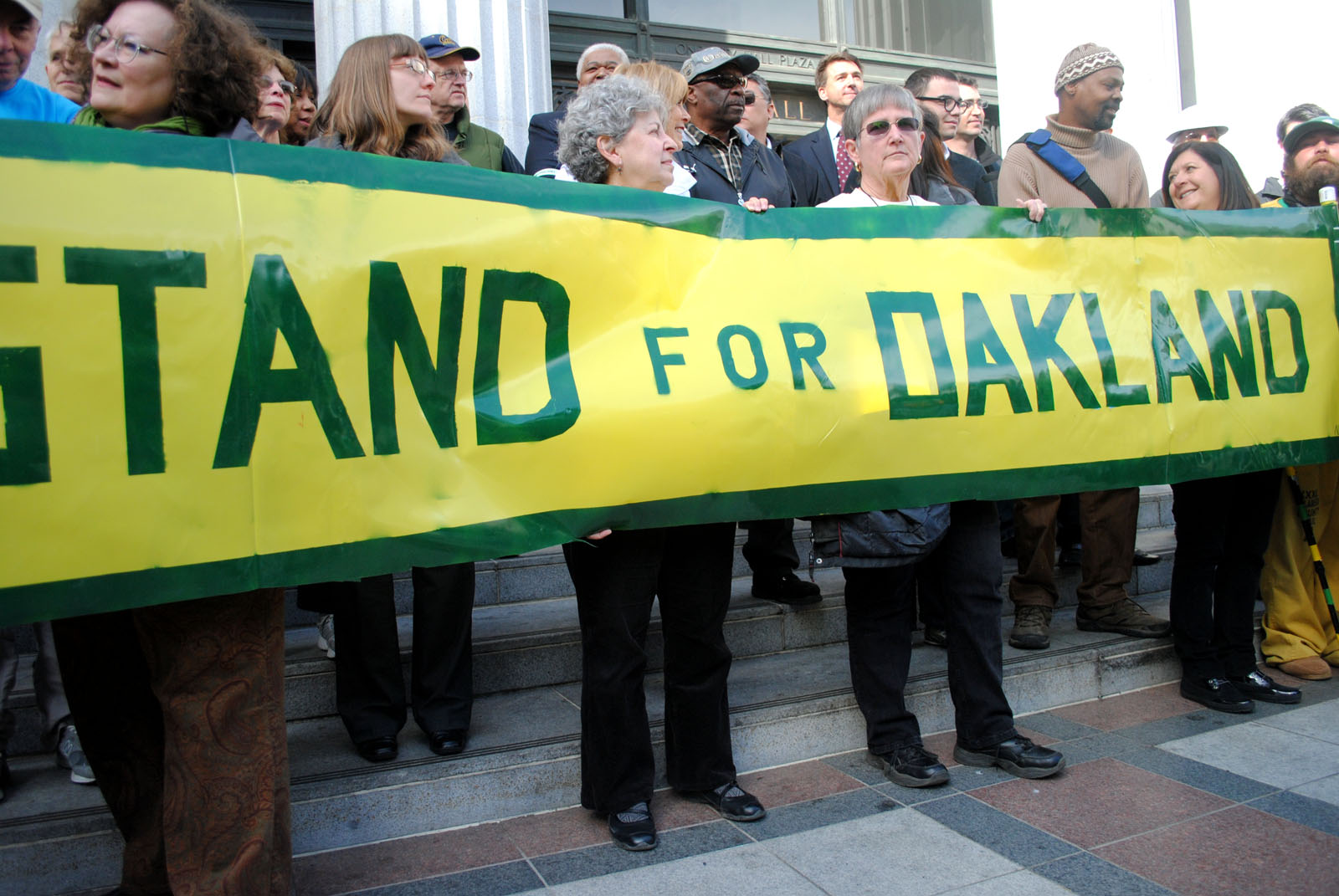 Group opposed to Occupy Oakland gathers at City Hall for protest ...