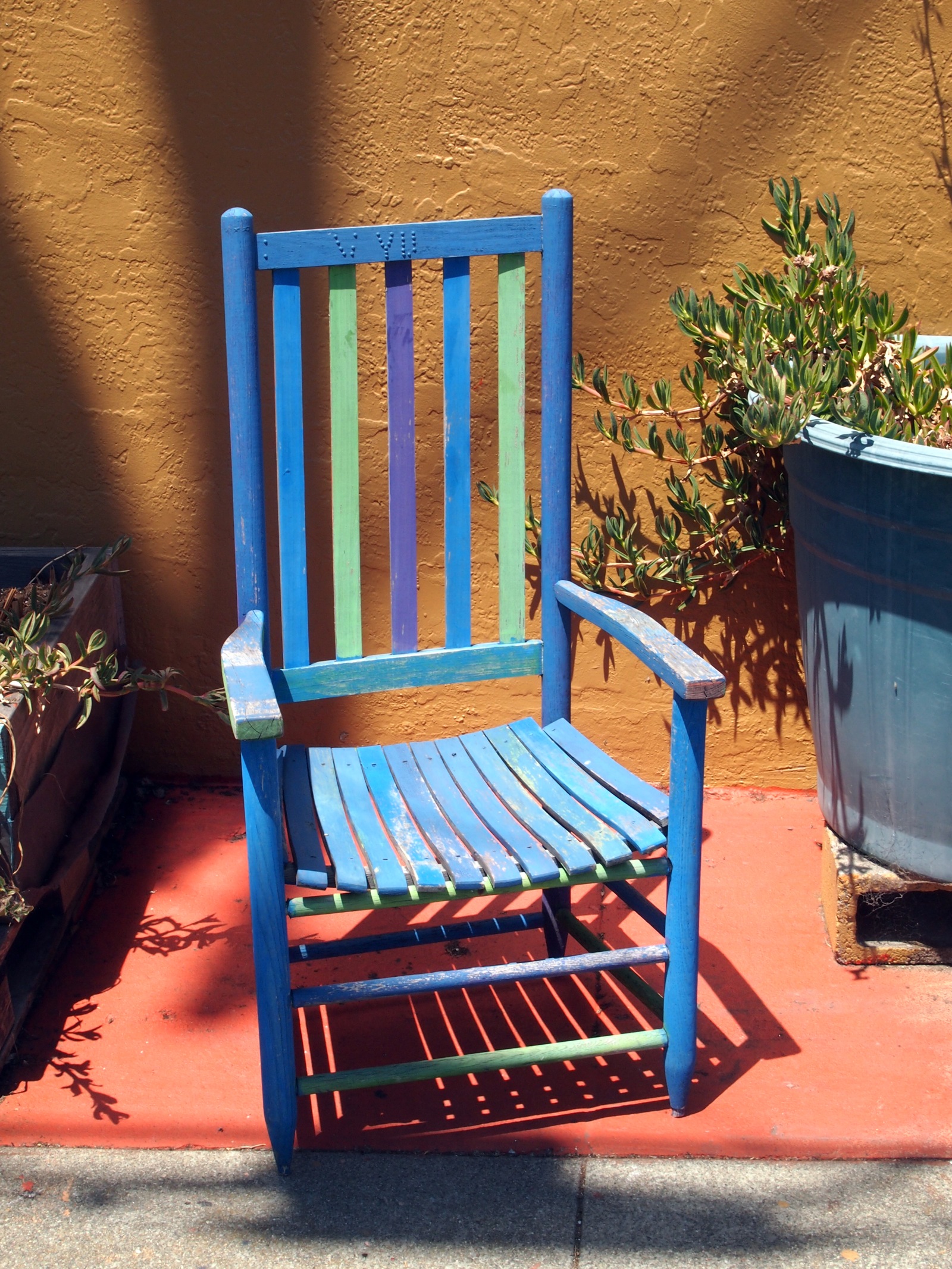 Community photo of the week: The blue chair - Oakland North