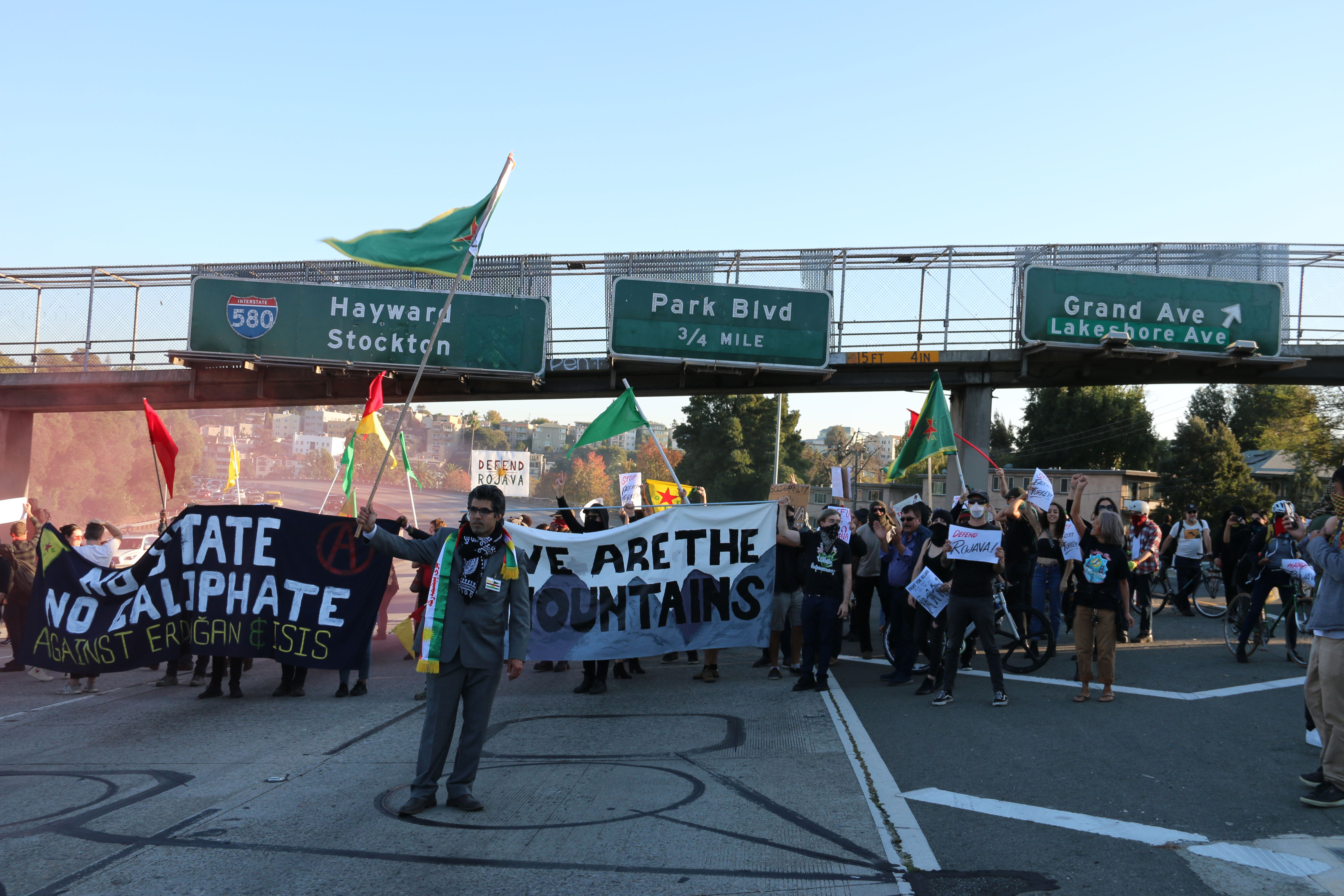 Oakland protesters march on the Global Day of Resistance for Rojava ...